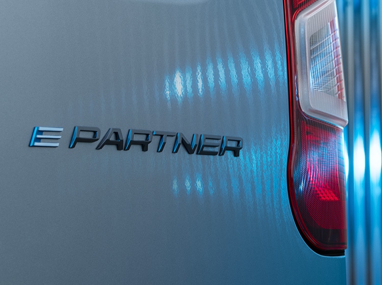 Peugeot E-Partner et Partner : fourgon utilitaire 5 places disponible ...